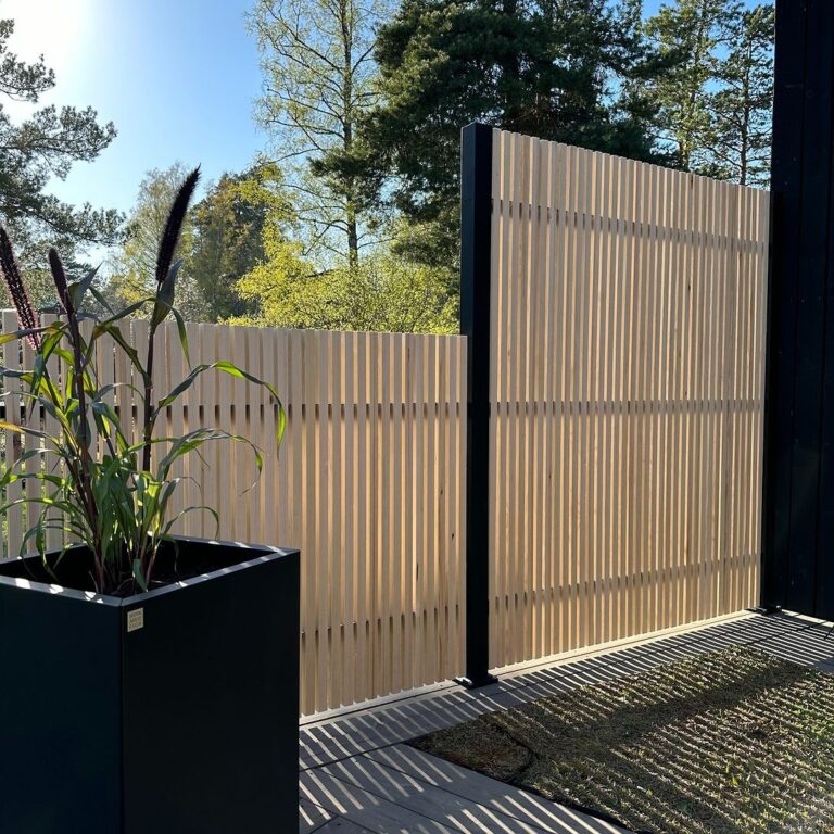 Ribbstaket Borgen. Staket med stående ribbor | Wernamo Design