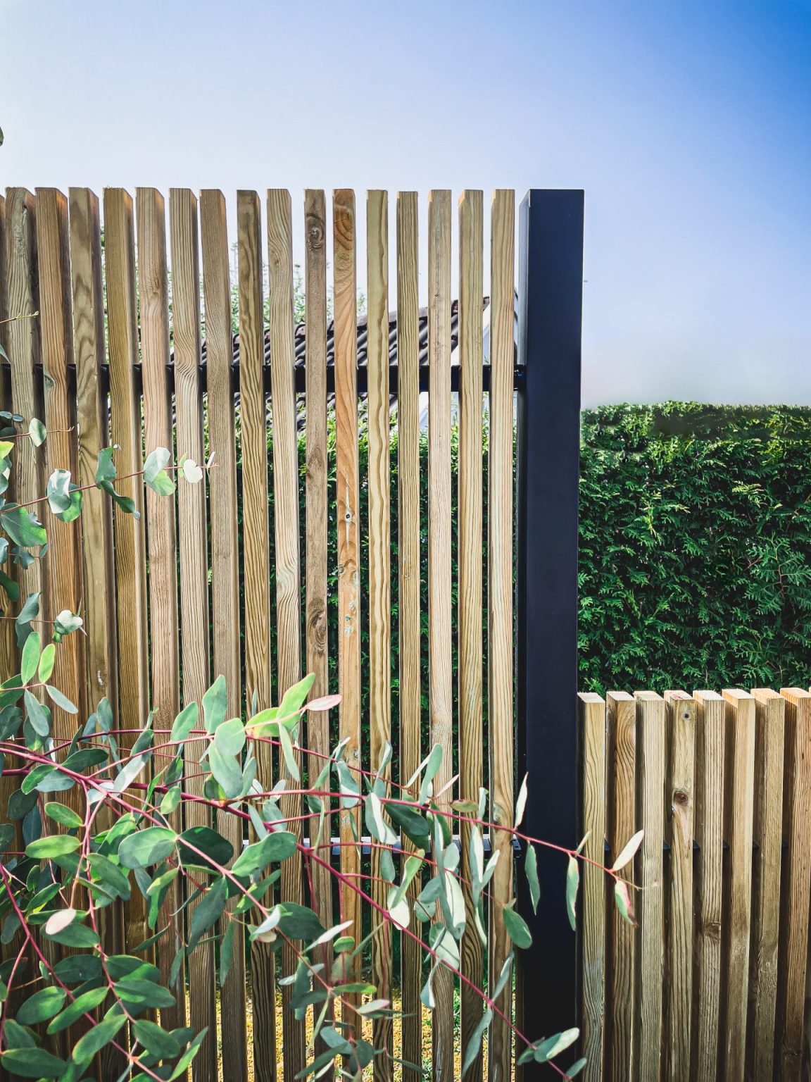 Ribbstaket Borgen. Staket med stående ribbor | Wernamo Design
